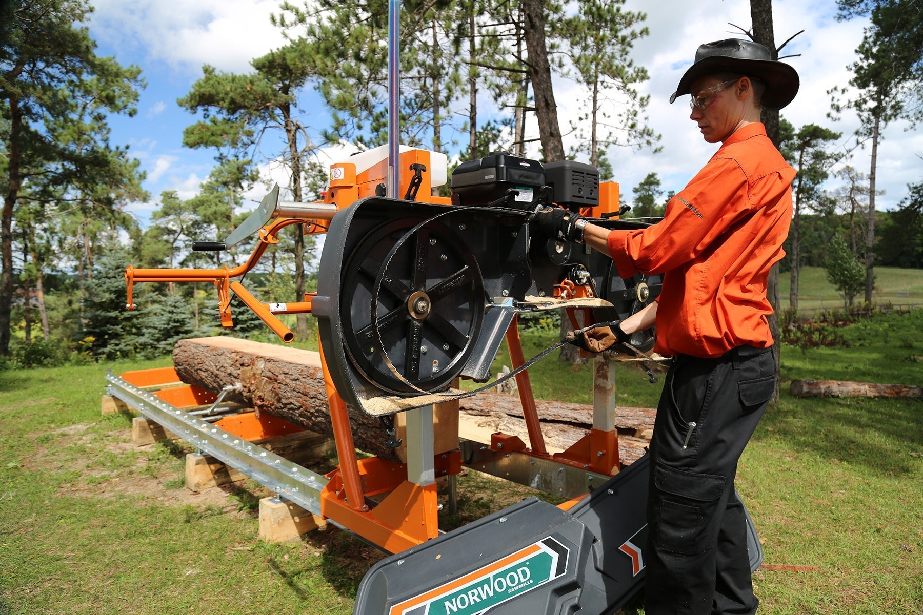 4 Reasons Why You Want To Assemble Your Own Portable Sawmill – Norwood ...
